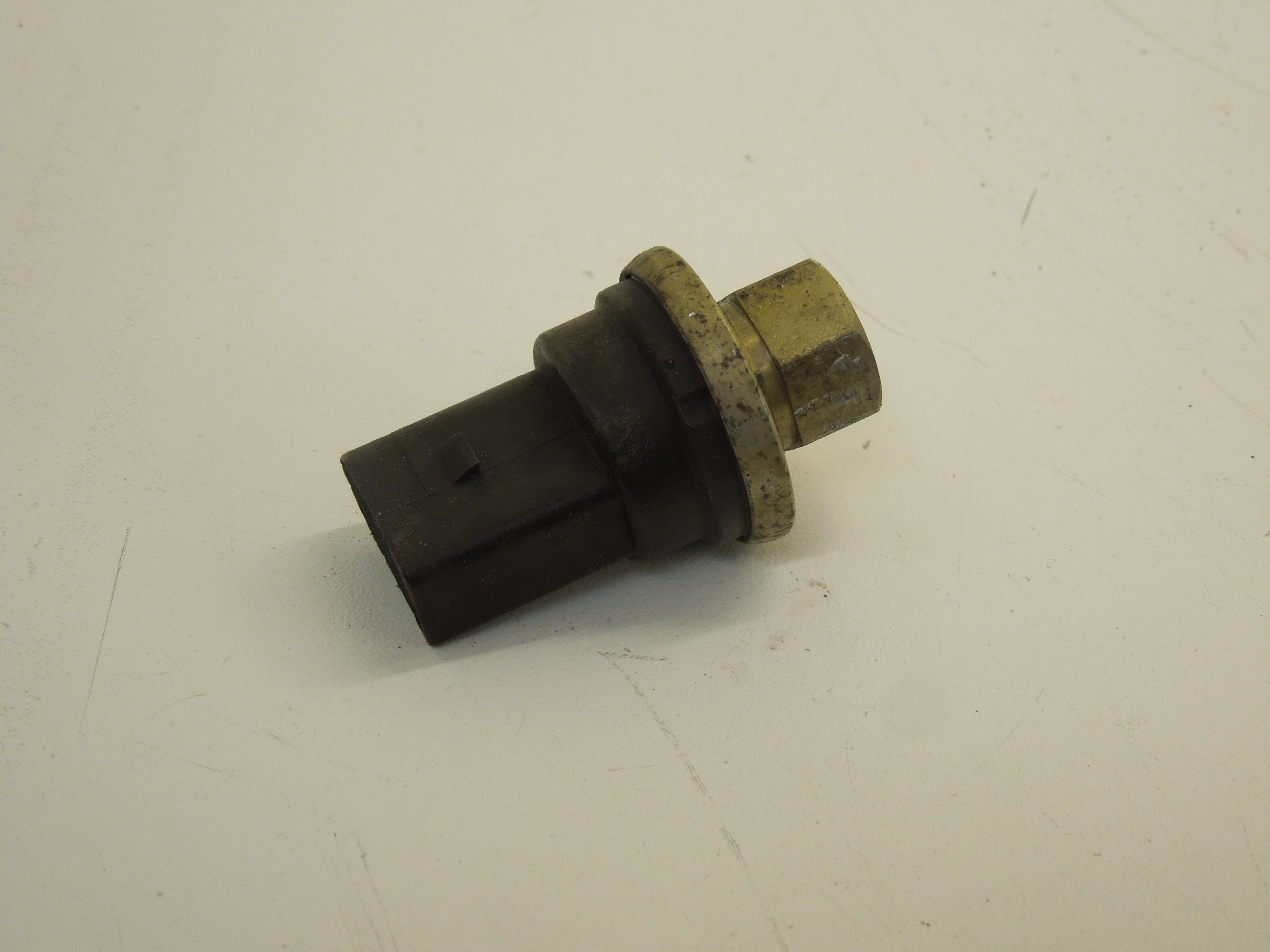 VW PASSAT B5 Capteur de pression d'air conditionné 8Z0959126 EUR 48,78 ...