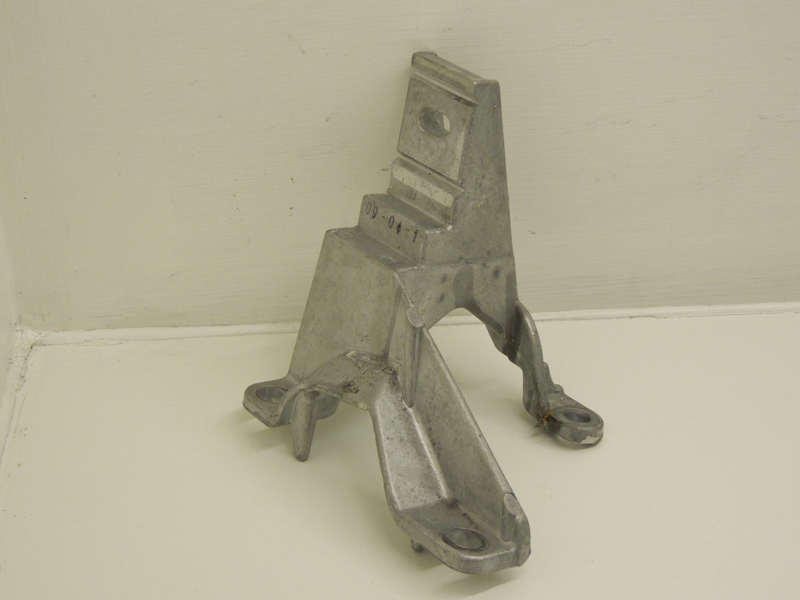 VW Bora 1J Mk4 Staffa bracciolo centrale anteriore 1J0864273C