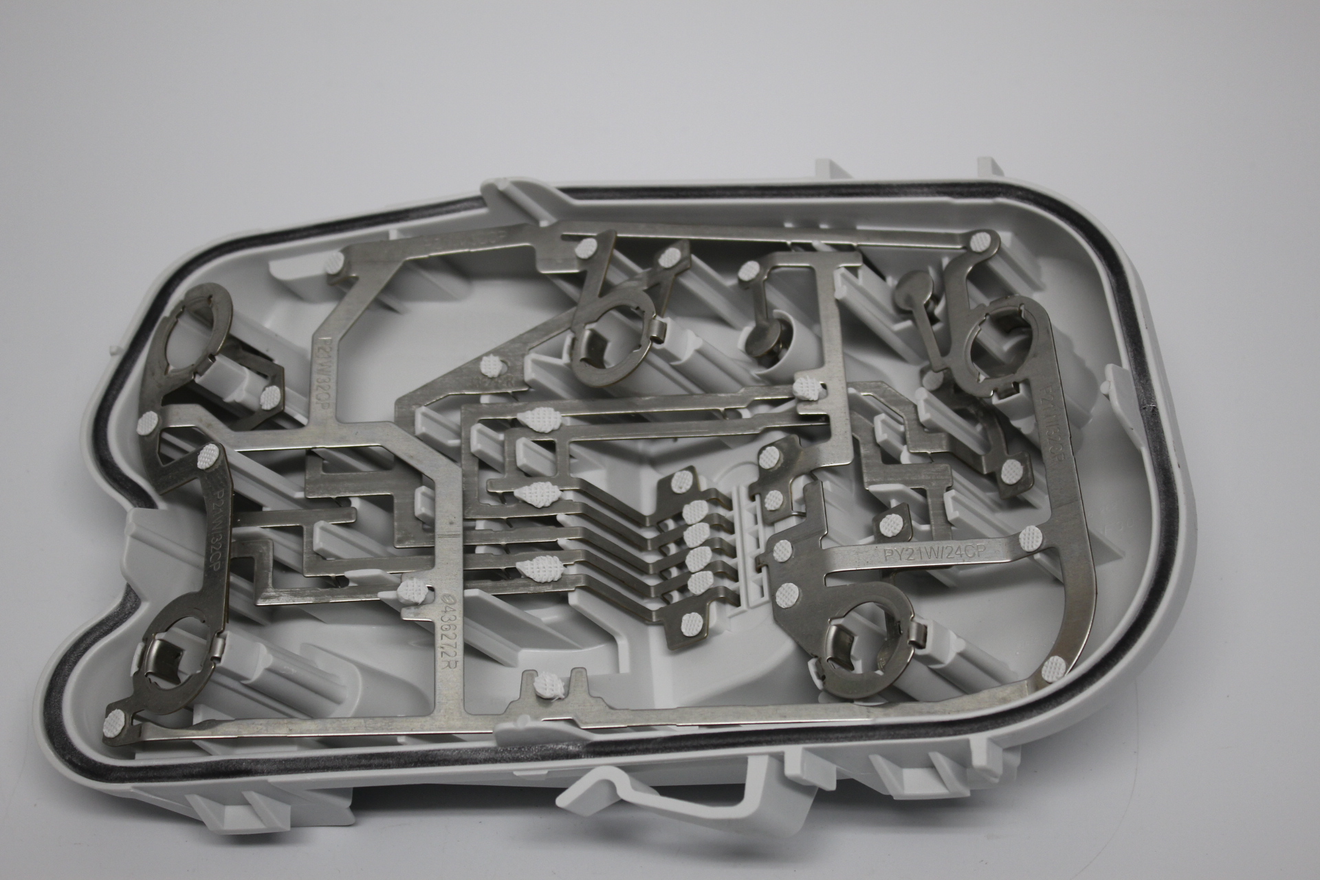 Genuine Audi A6 Saloon 05 - 08 Right Rear Light Bulb Holder 4F5945222C ...