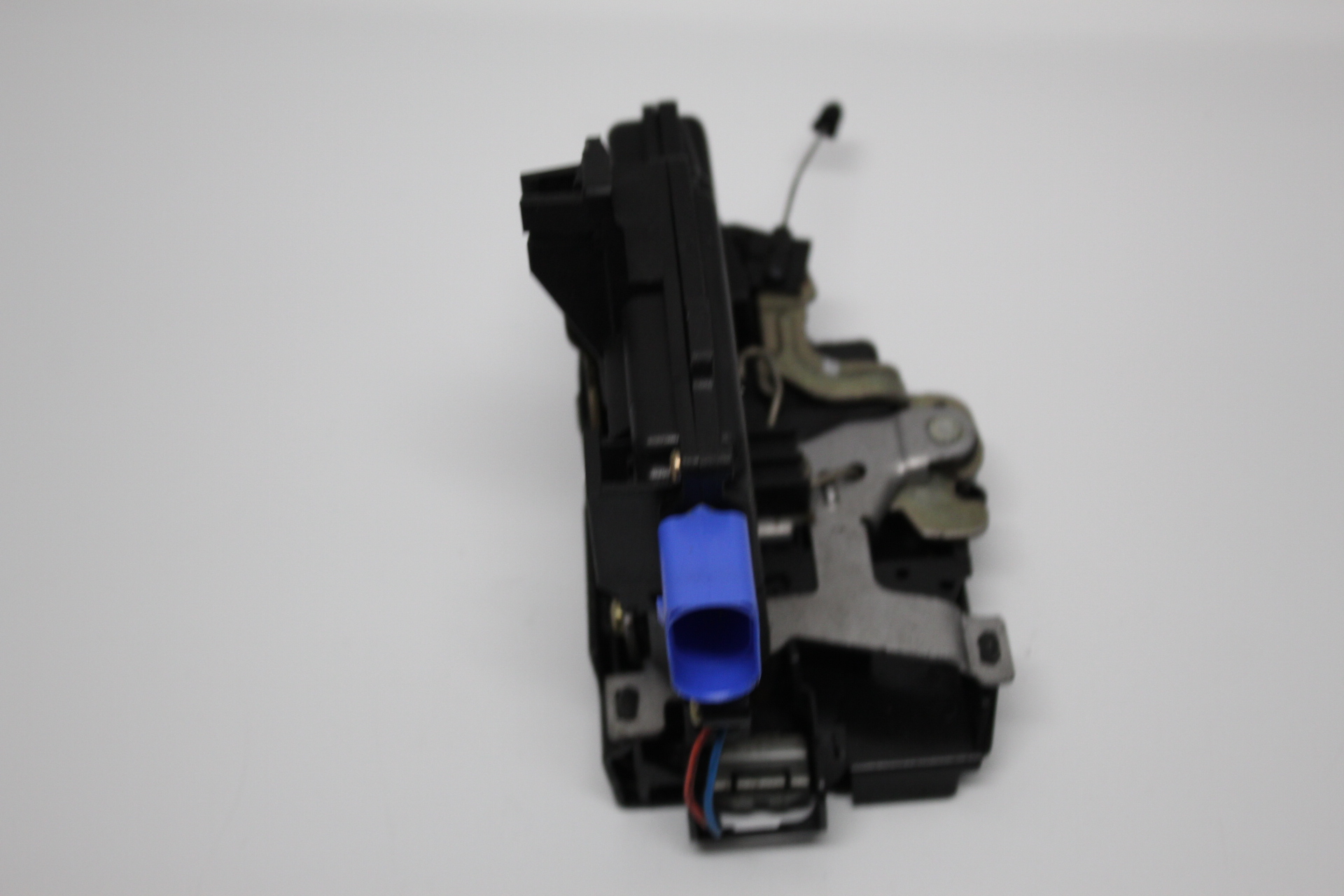 Volkswagen Golf V 2007 Front Door Lock 3D2837015 Sto8783 for sale ...