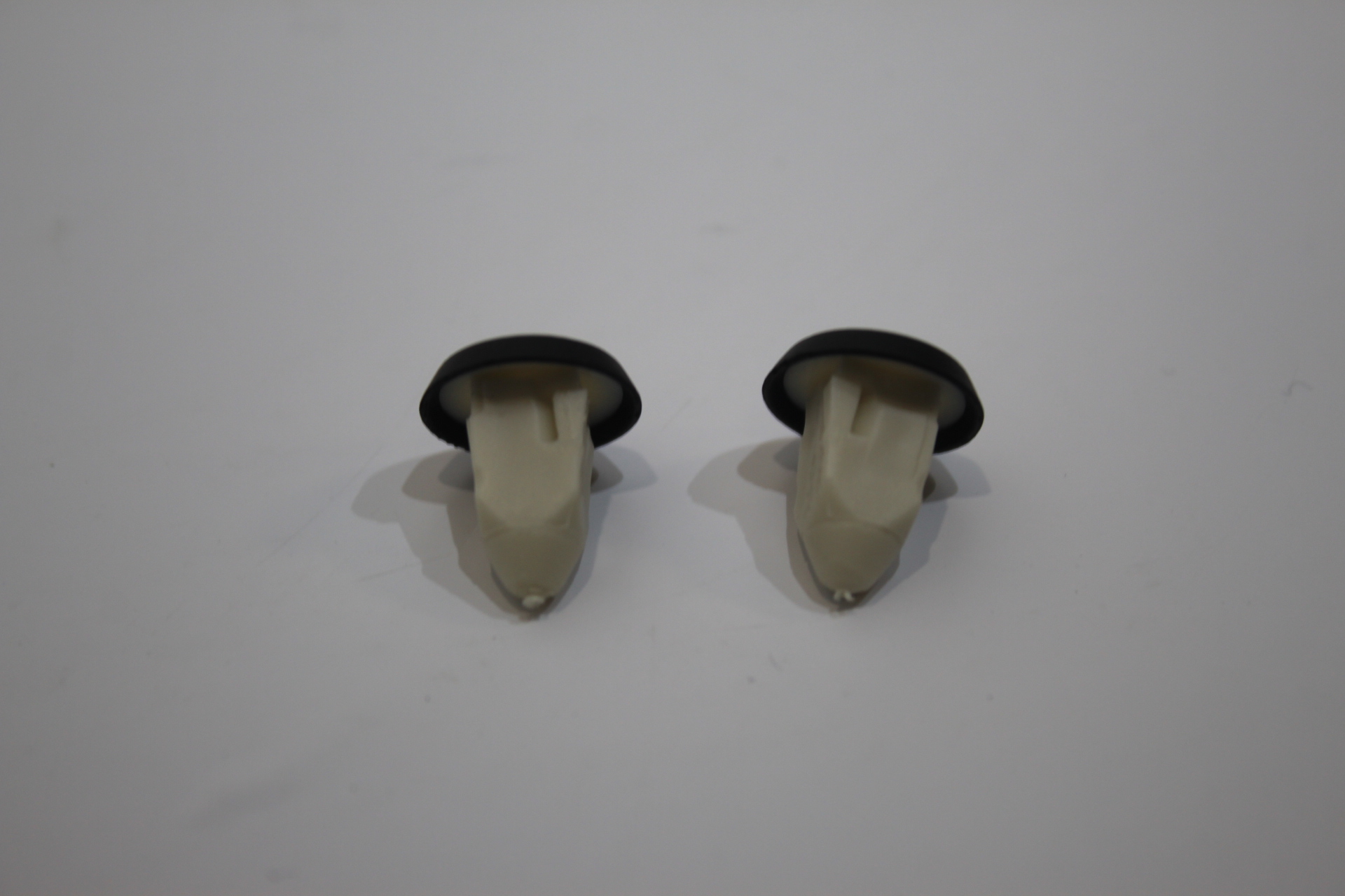 VW Touareg 7L Rear Bumper Bracket Nut Expanding Plug Pair N10516801 ...