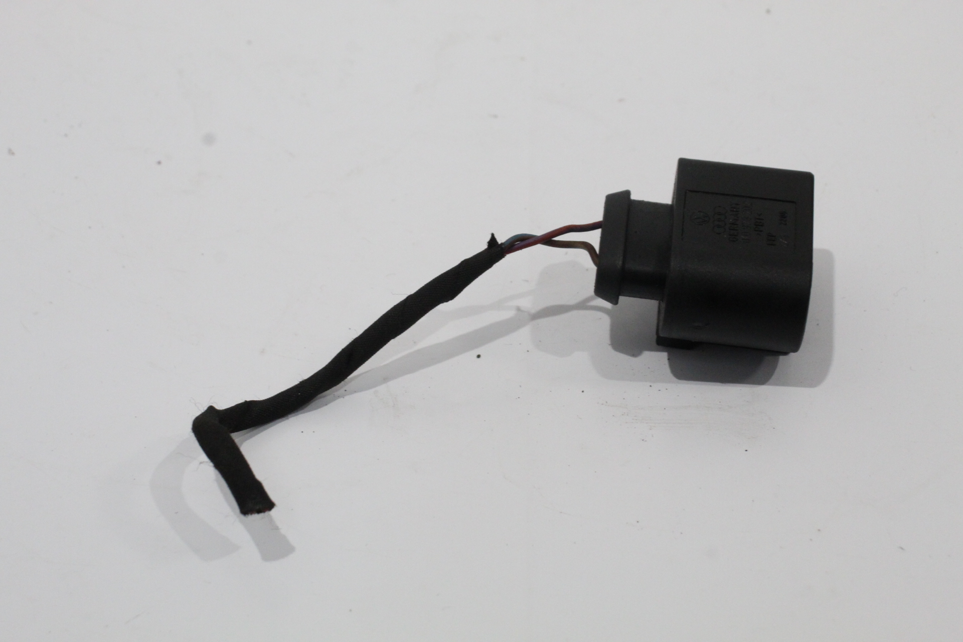 VW TIGUAN AD BW 2 Pin Wiring Connector and Short Length of Wire ...
