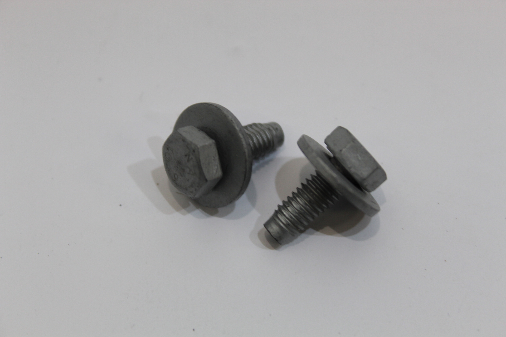 VW Jetta 1K Mk5 Hexagon Socket Head Bolt and Washer Pair M6X15.5 New ...